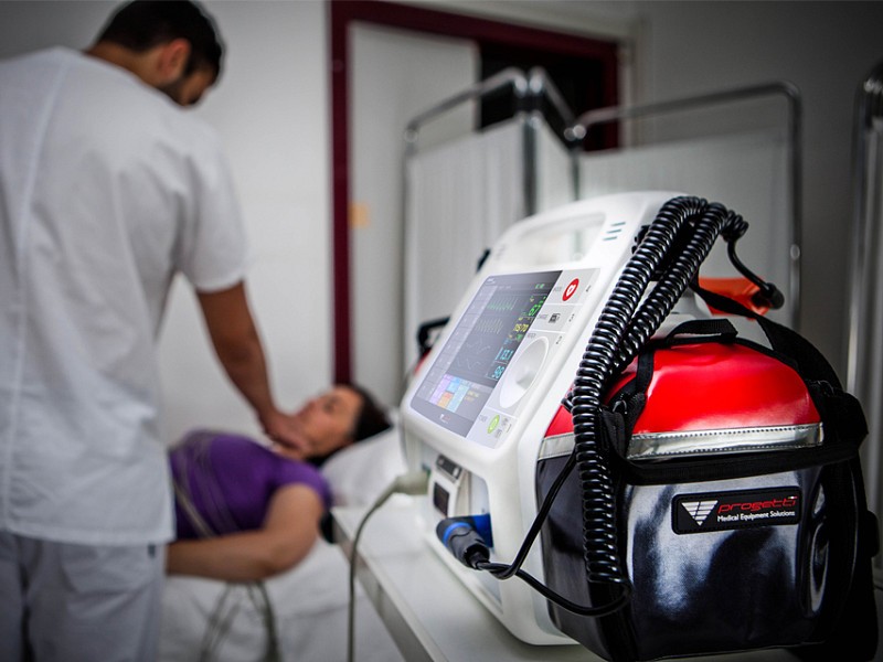 Rescue life 9 defibrillator with temp. - english